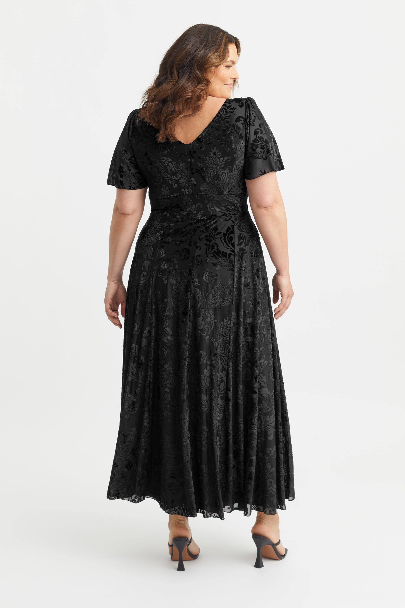 Isabelle Black Velvet Flock Float Sleeve Maxi Dress – Scarlett & Jo