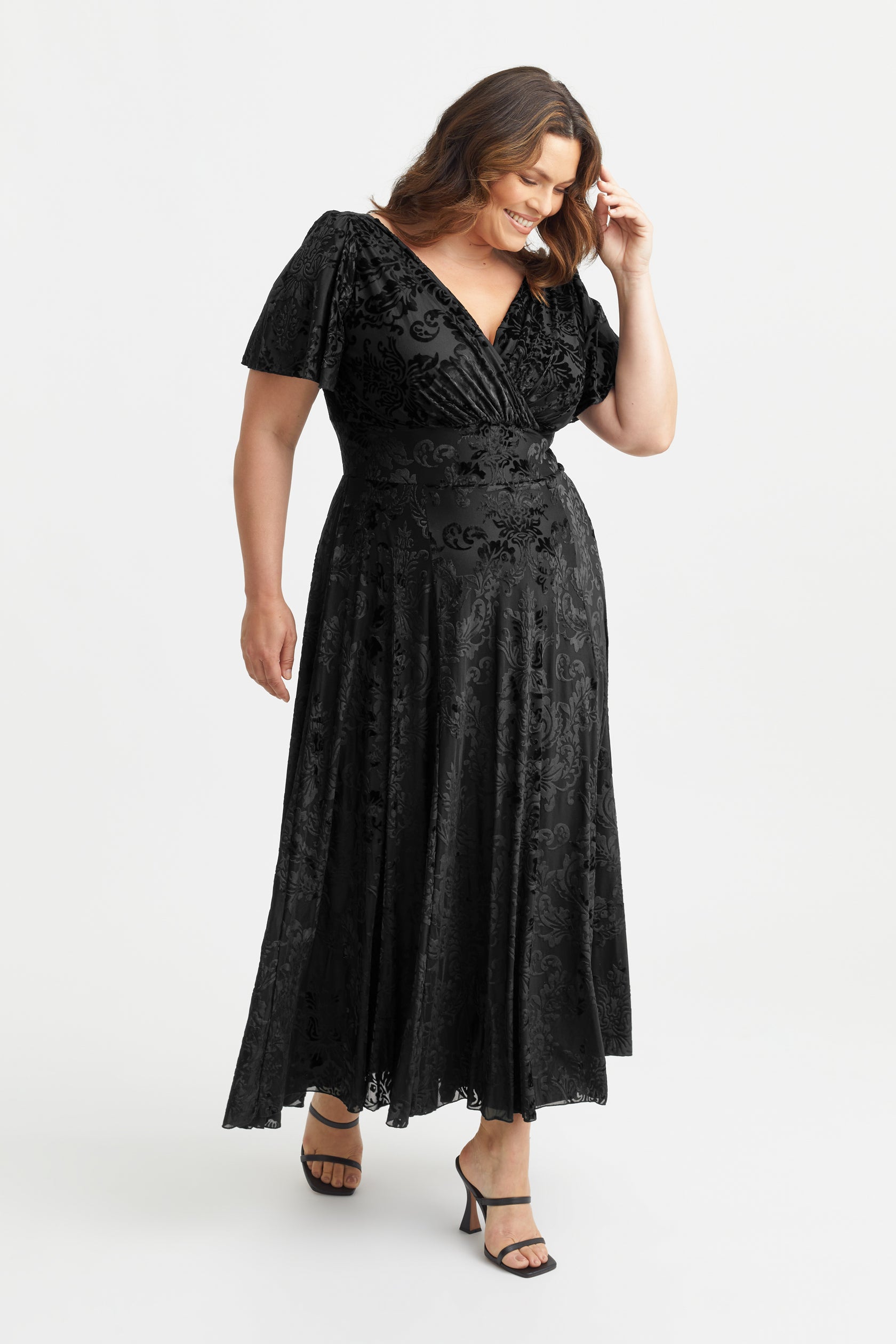 Isabelle Black Velvet Flock Float Sleeve Maxi Dress – Scarlett & Jo